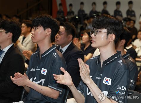 박수치는 페이커 이상혁 연합뉴스