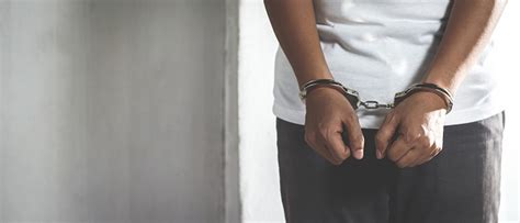 감옥에 수갑을 차고 죄수 교도소에 대한 스톡 사진 및 기타 이미지 교도소 갇힌 강철 Istock