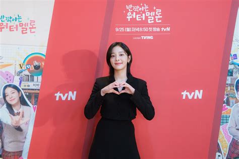 설인아 첫사랑 아이콘 숟가락만 얹었을 뿐… 반짝이는 워터멜론