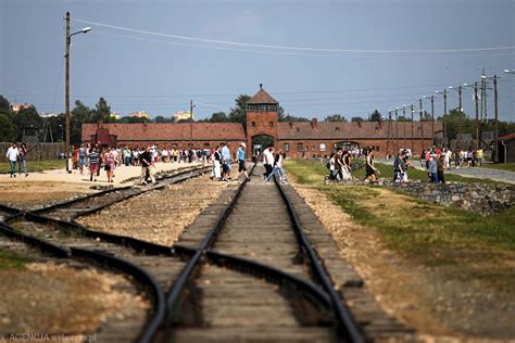 Oświęcim Atak wandali w Muzeum Auschwitz W barakach pojawiły się