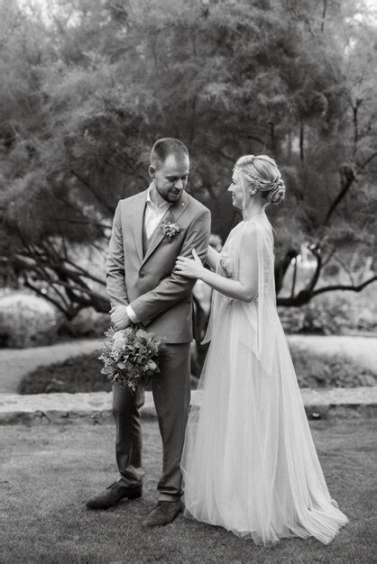 Premium Photo The First Meeting Of The Bride And Groom In Wedding