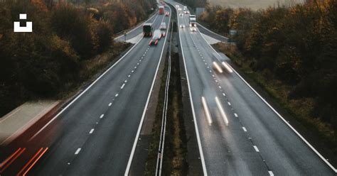 흰색 차량 사진 Unsplash의 무료 회색 이미지