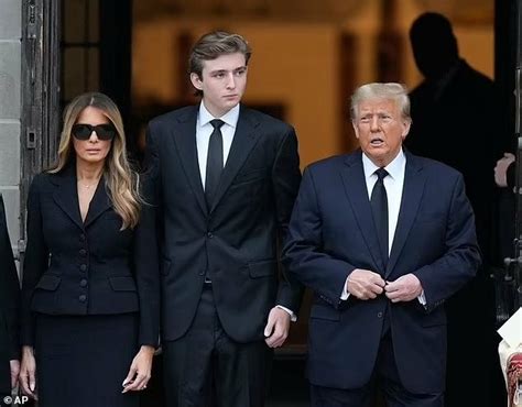 バロン・トランプ 17歳 2m越え シルクパーティーの毎日