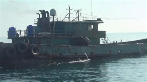 中國「3無」駁油船闖永安外海 海巡攔查登檢後押回調查 ｜ 公視新聞網 Pnn