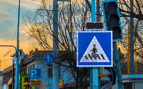 Flashing Solar Pedestrian Crossing Sign Ruichen Solar Pavement Markers