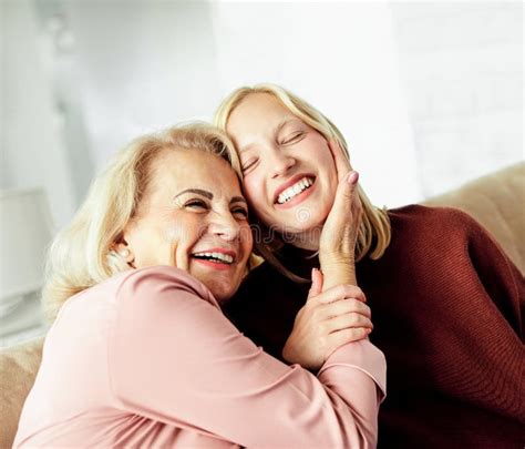 Hija Madre Hija Nieta Nieta Nieta Nieta Familia Madre Patria Mujer Niña