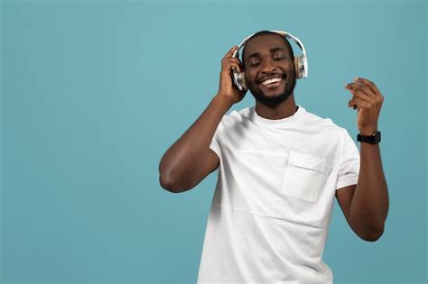 Free Photo African American Man Listening To Music On Headphones