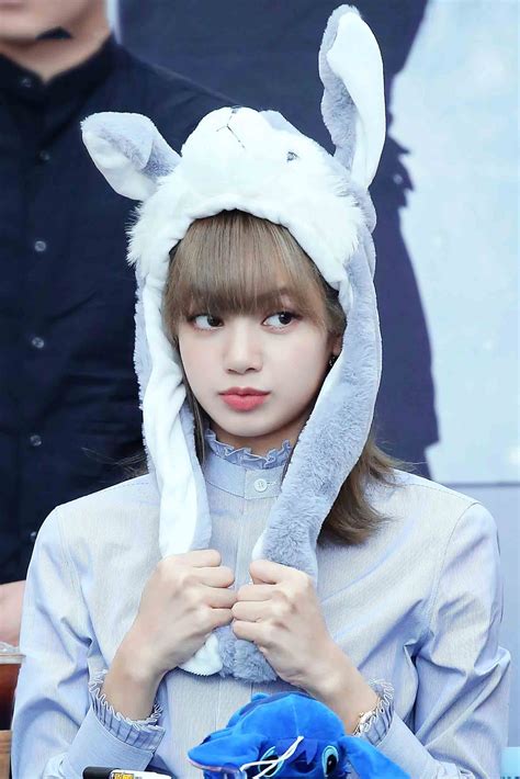 Ảnh Lisa Cute Có Màu Sắc Thái Dễ Thương Của Lisa Trong Từng Bức Ảnh