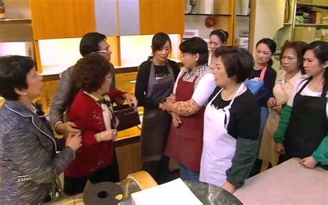 家好月圆 2 2奶奶心疼管家仔，去荷妈店里无理取闹哔哩哔哩bilibili