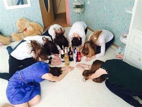 A Fun Collection Of Drunk Girls Being Drunk 21 Pics