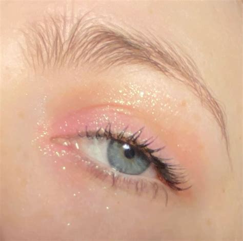 Simple And Easy Pink Glitter Eye Makeup In 2024 Blue Eye Makeup Eye