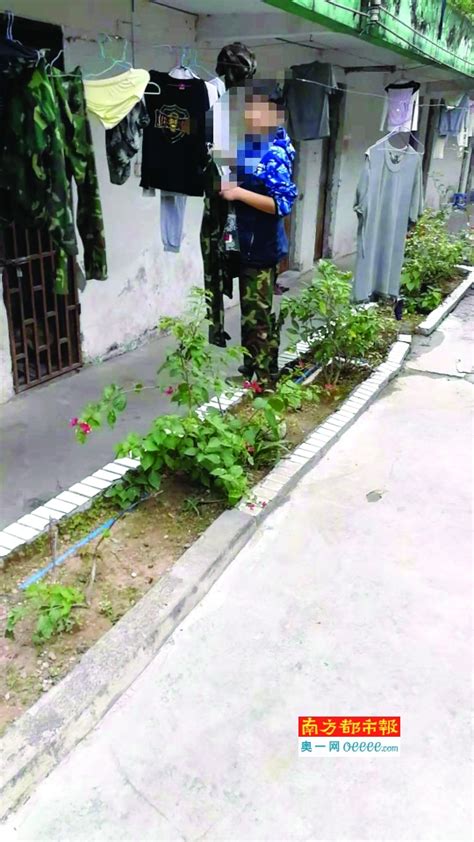 13岁经常随地小便男孩尿急小便 伤感说说吧