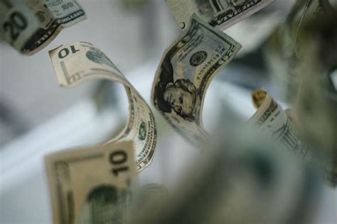 Dólar Se Dispara A Máximo En Más De Tres Años Y El Peso Chileno Es La