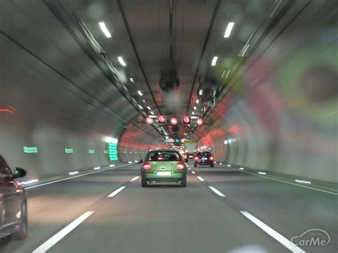 高速道路のトンネル内にある巨大扇風機、風力は台風クラス｜carme カーミー By 車選びドットコム