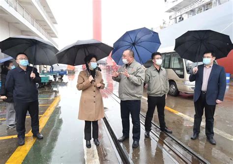 市委书记殷敏开展暖企走访活动 现场解决企业发展中遇到的问题和困难 搜狐大视野 搜狐新闻