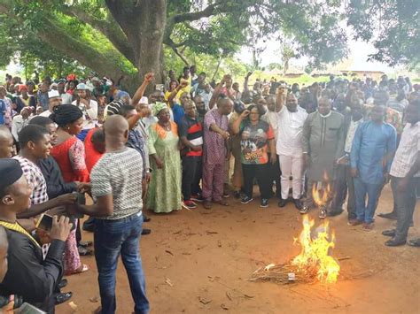 Another 10000 Apc Members Dump Party For Pdp The Whistler Newspaper