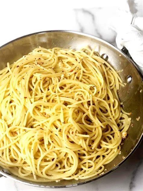 Spaghetti With Olive Oil And Garlic Aglio E Olio Keeping It Simple Blog