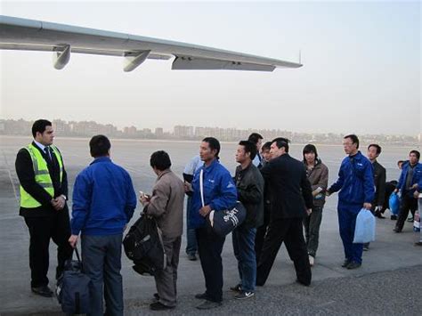 跟随空乘的镜头走进救援包机
