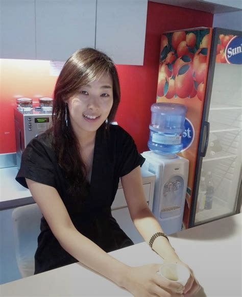 나의 첫 광고대행사 간지 좔좔 오길비였다 졸업하고 커리어에 대한 욕심자신감 1도 없던 나는 공채 한번 안써보고 그냥 공기업 계약직으로 일하고 있었어 근데 어느날