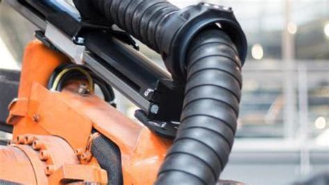 Lightweight Energy Chain Retraction System For Industrial Robots