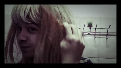 الفرق بين الي شعره ناعم والي شعره خشن شاور هههه Youtube