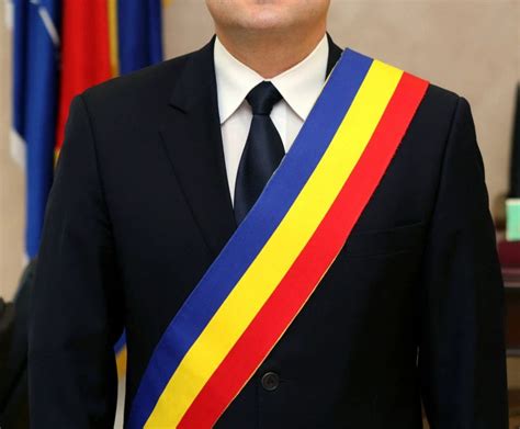 Ce înseamnă să semnezi ca primarul
