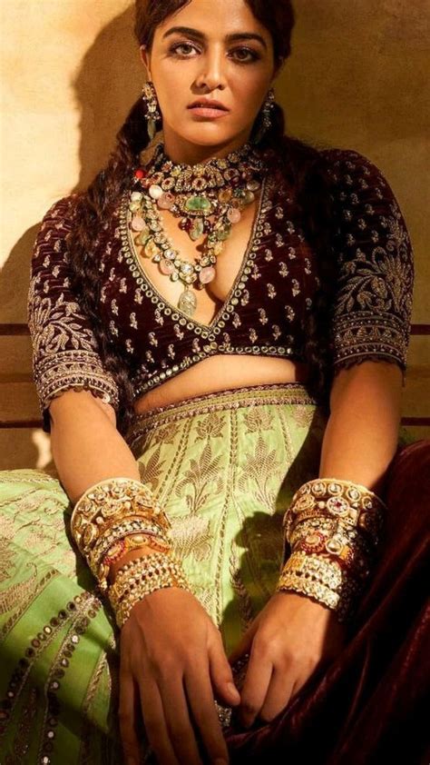Wamiqa Gabbi Hot Saree Wallpaper Wamiqa Gabbi Hot Women Dress