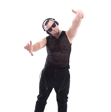 흰색 절연 엄지손가락을 보여주는 멋진 래퍼 프리미엄 사진