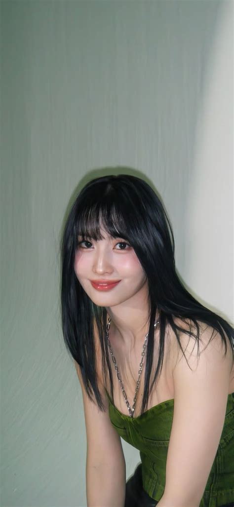 Pin By On 平井 Momo Momo Hirai Momo Twice Momo Wallpaper