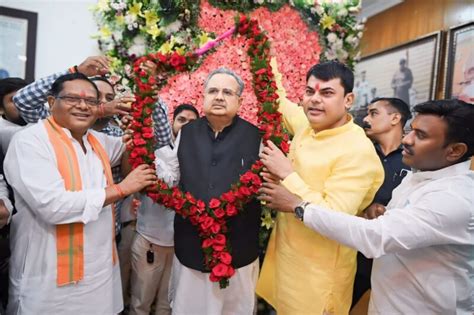बोल बम सेवा एवं कल्याण समिति ने मनाया डॉ रमन सिंह का जन्मदिन विस