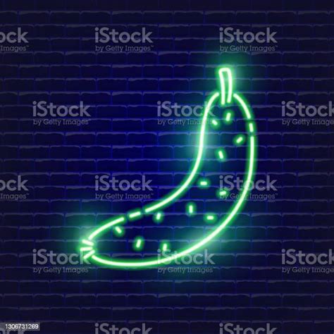 黃瓜霓虹燈圖示用於行動web和功能表設計的發光向量插圖圖示食品概念向量圖形及更多一個物體圖片 一個物體 健康的生活方式 健康飲食