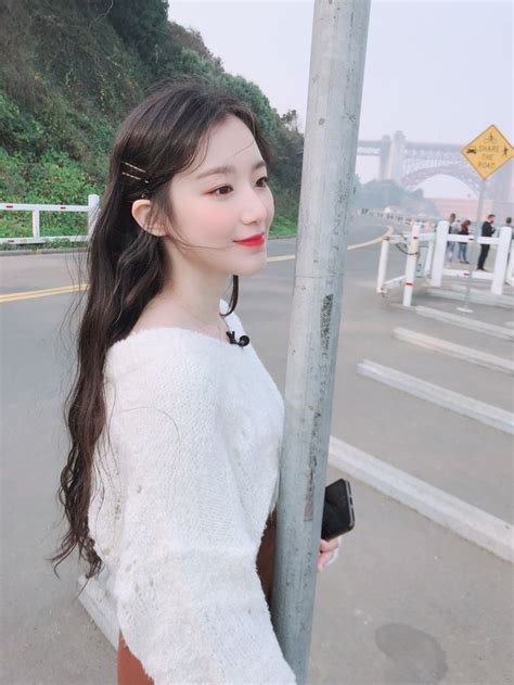 ε HourlyShuhua з on Twitter Grupo de chicas Fotos de ciudades Foto
