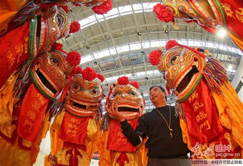 江西赣州：定南瑞狮进校园 国际在线