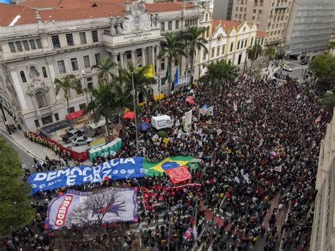 A palavra de 2022 é democracia Ancelmo Gois O Globo