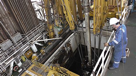 World Oil Analysis Research Shows Current Oil Price Collapse Near