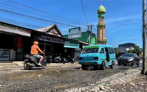 Sinergitas Pemprov Sulsel Polisi Dan Warga Perbaiki Ruas Jalan Antang