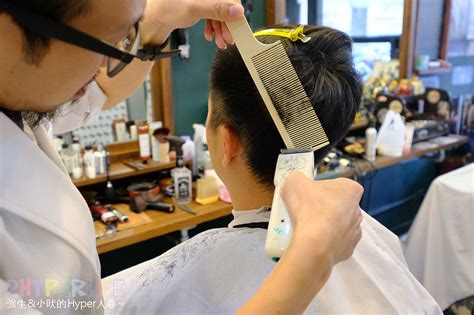 不純男仕理髮廳 男子漢專屬；女賓止步！台中北區專營男士理髮，總店和二店以英倫紳士風和日本暴走族做區隔，還有專屬修容服務簡直vip～ 強生與