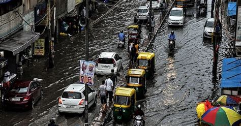 Weather दिल्ली Ncr में आज भी बारिश सड़कें बनीं तालाब बाहर निकलने से
