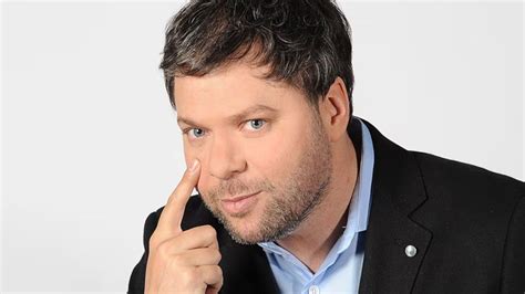 Un Hombre Se Abalanzó Sobre Pampita En Los 8 Escalones Y Guido Kaczka Lo Frenó ¿qué Estás Haciendo