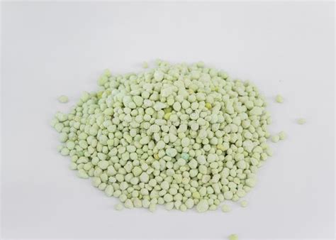 Pilha De Adubo Químico Verde Isolada Em Branco Tempo De Jardinagem Imagem de Stock Imagem de