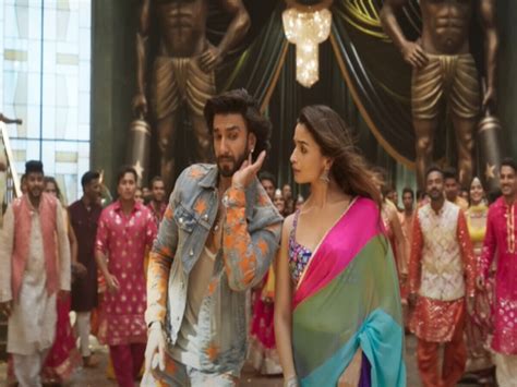 Rocky Aur Rani Ki Prem Kahani Song Jhumka Review Public Reaction Alia
