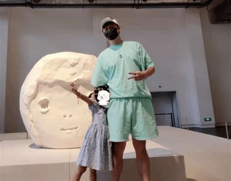 陈赫晒与张子萱甜蜜合照 两人情侣穿搭秀恩爱 搜狐大视野 搜狐新闻