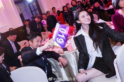 比女明星p图狠多了 拳王邹市明娇妻冉莹颖精修图生图对比惨烈