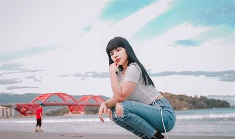Pakai Baju Belah Dada Dinar Candy Bikin Netizen Istighfar
