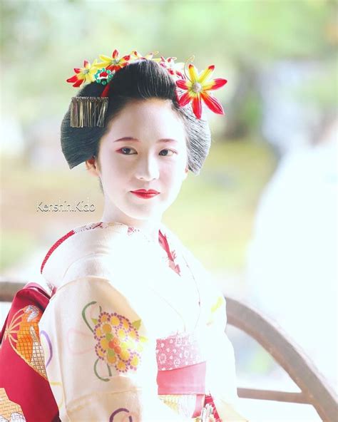 Maiko Mameyui San 舞妓 芸妓 祇園