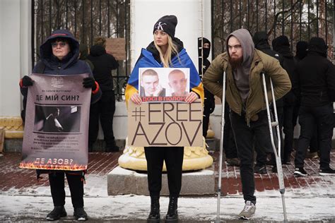 У Києві провели мітинг нагадування про полонених воїнів Азовсталі