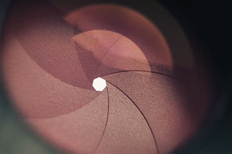 유리의 붉은 빛이있는 아름다운 카메라 렌즈 디자인에 대한 배경 패턴입니다 겉창에 대한 스톡 사진 및 기타 이미지 겉창 길이
