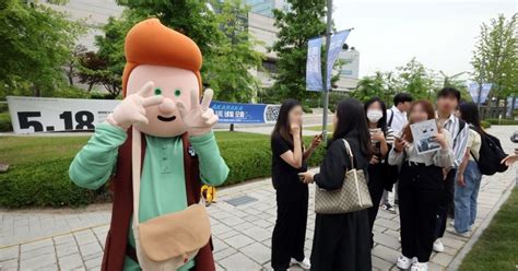 무악대동제 즐기는 연세대 학생들