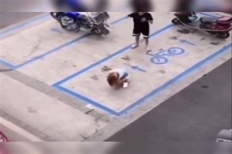 男子大街上扇女友耳光，结局万万没想到。