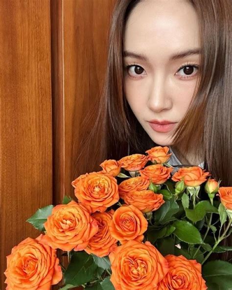 元「少女時代」のジェシカ、まるで猫のような優雅さ…中国での再デビュー後より美しさに磨きがかかった？ K Pop、韓国エンタメニュース、取材